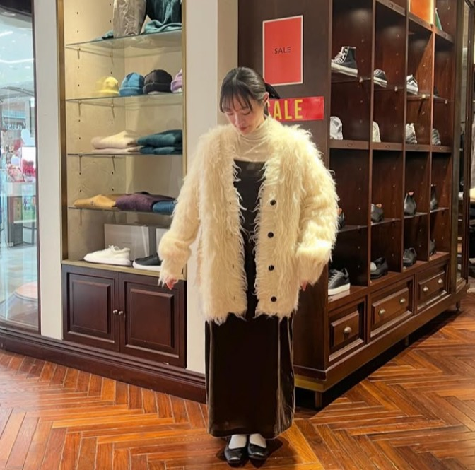 ベロアワンピースで季節感を⛄️｜ナノ・ユニバース｜ショップニュース｜アトレ川越 - atre kawagoe